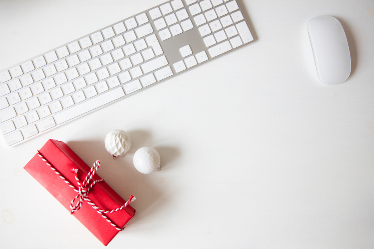Holiday Gift Guide for Office Workers – Brought to you by Vitrazza Emp